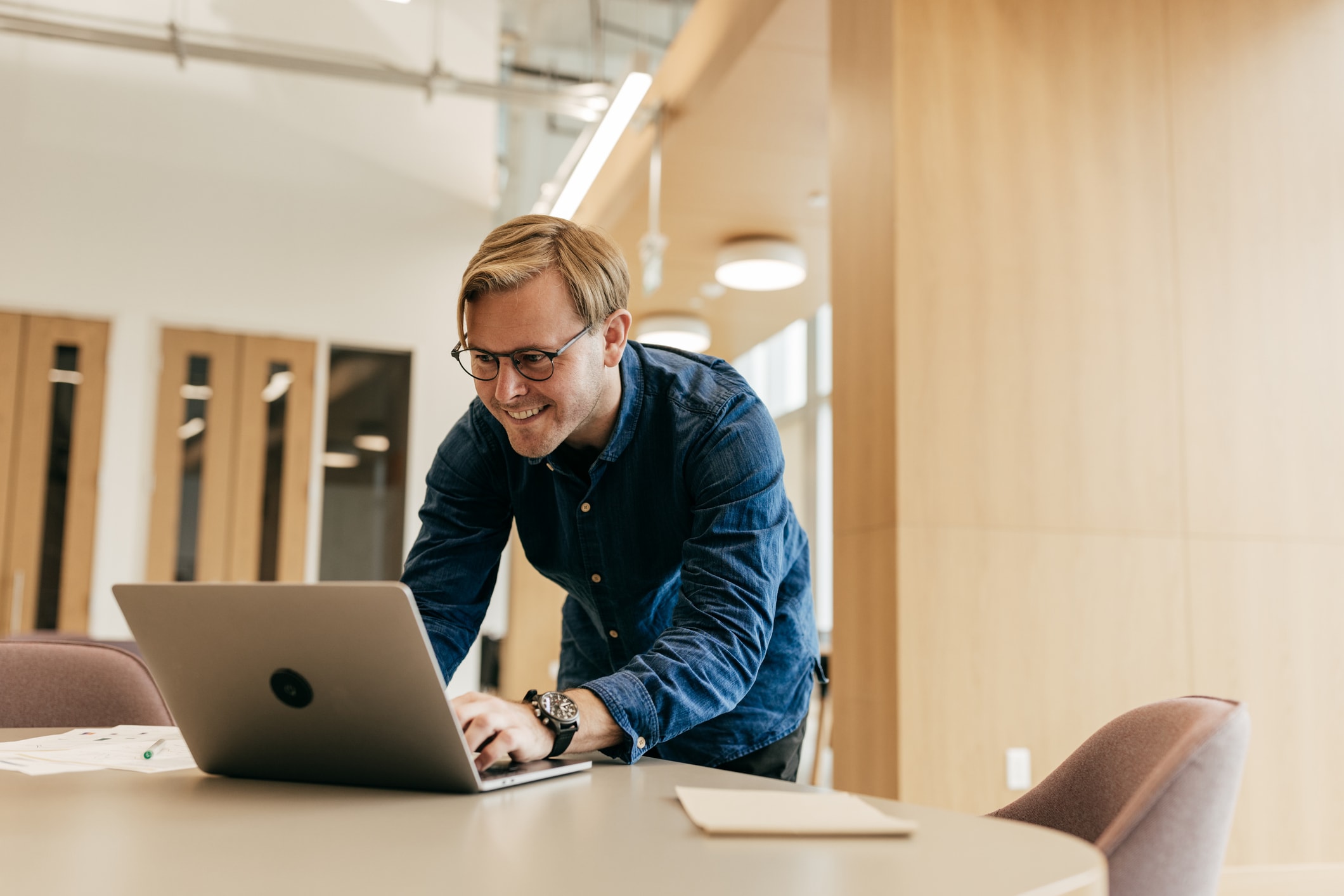 Online tool van Nibud en asr helpt starters op de arbeidsmarkt